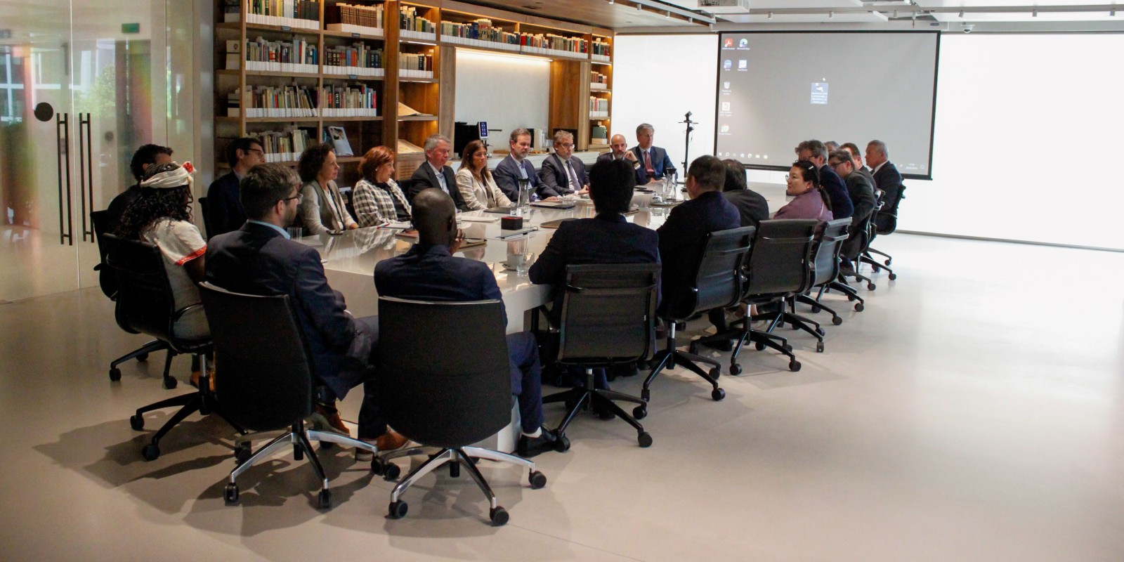 ACCIONA recibe a académicos de las principales universidades de ...