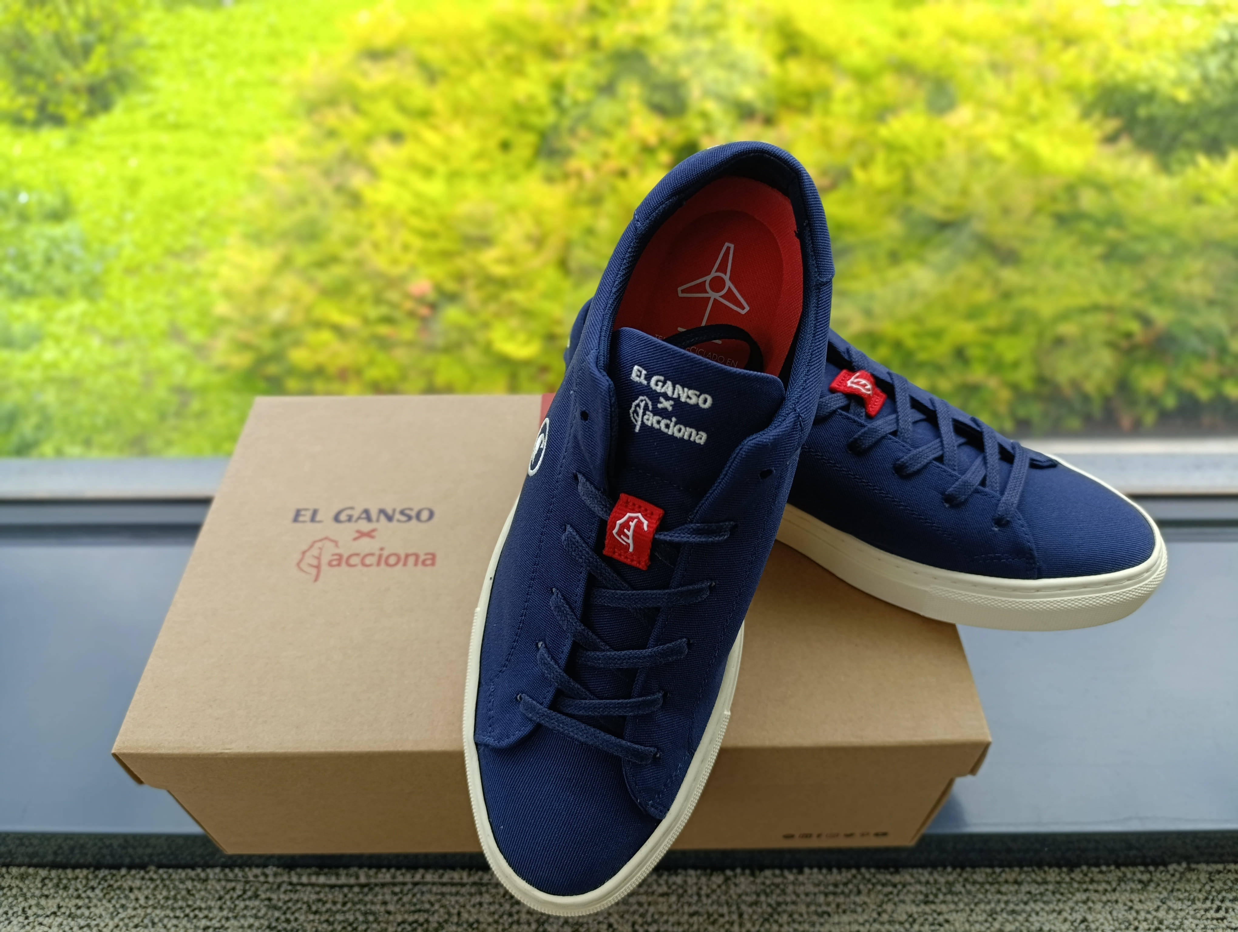 ACCIONA Energía and El Ganso launch a new line of shoes made with recycled blades from the ...